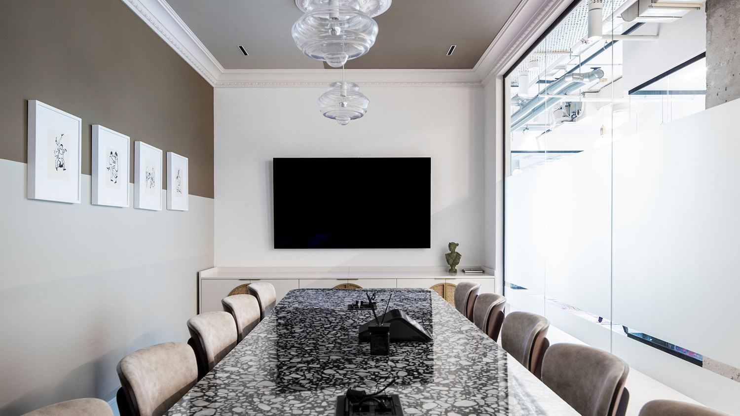 ROOMS Acro Ra’anana - Meeting Room 114